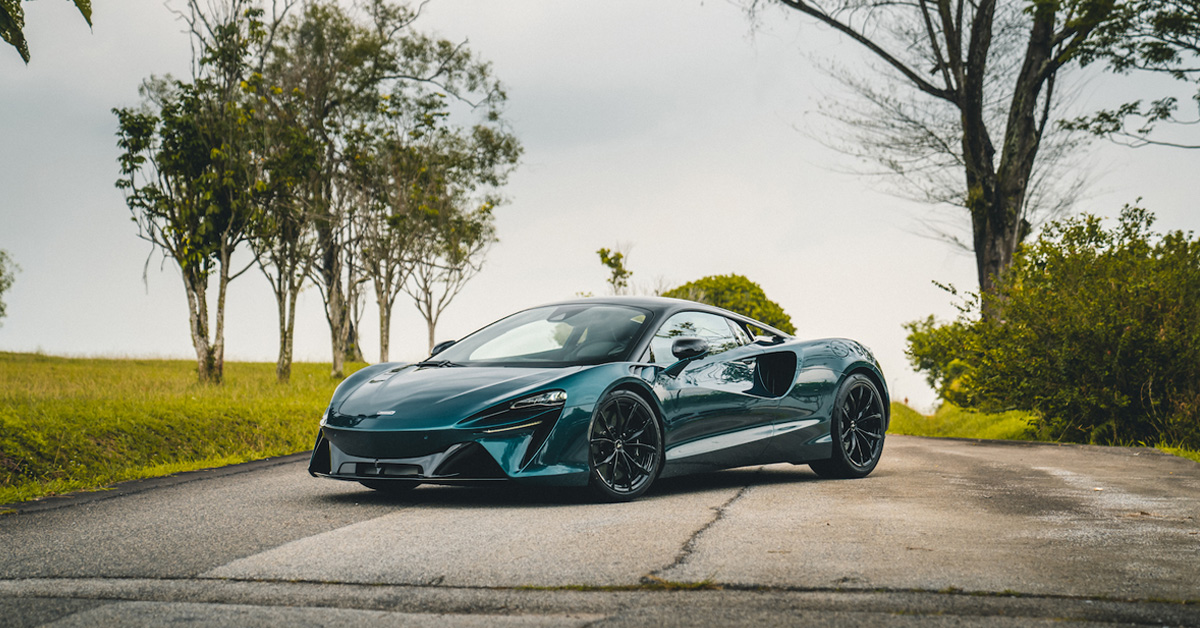 The New McLaren Artura is Ridiculously Light You Could Almost Fly ...